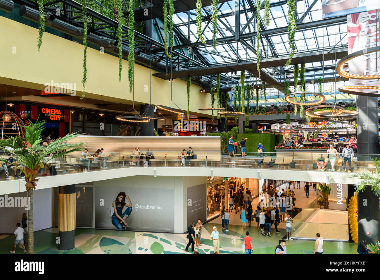 Crowd in mall hi-res stock photography and images - Alamy