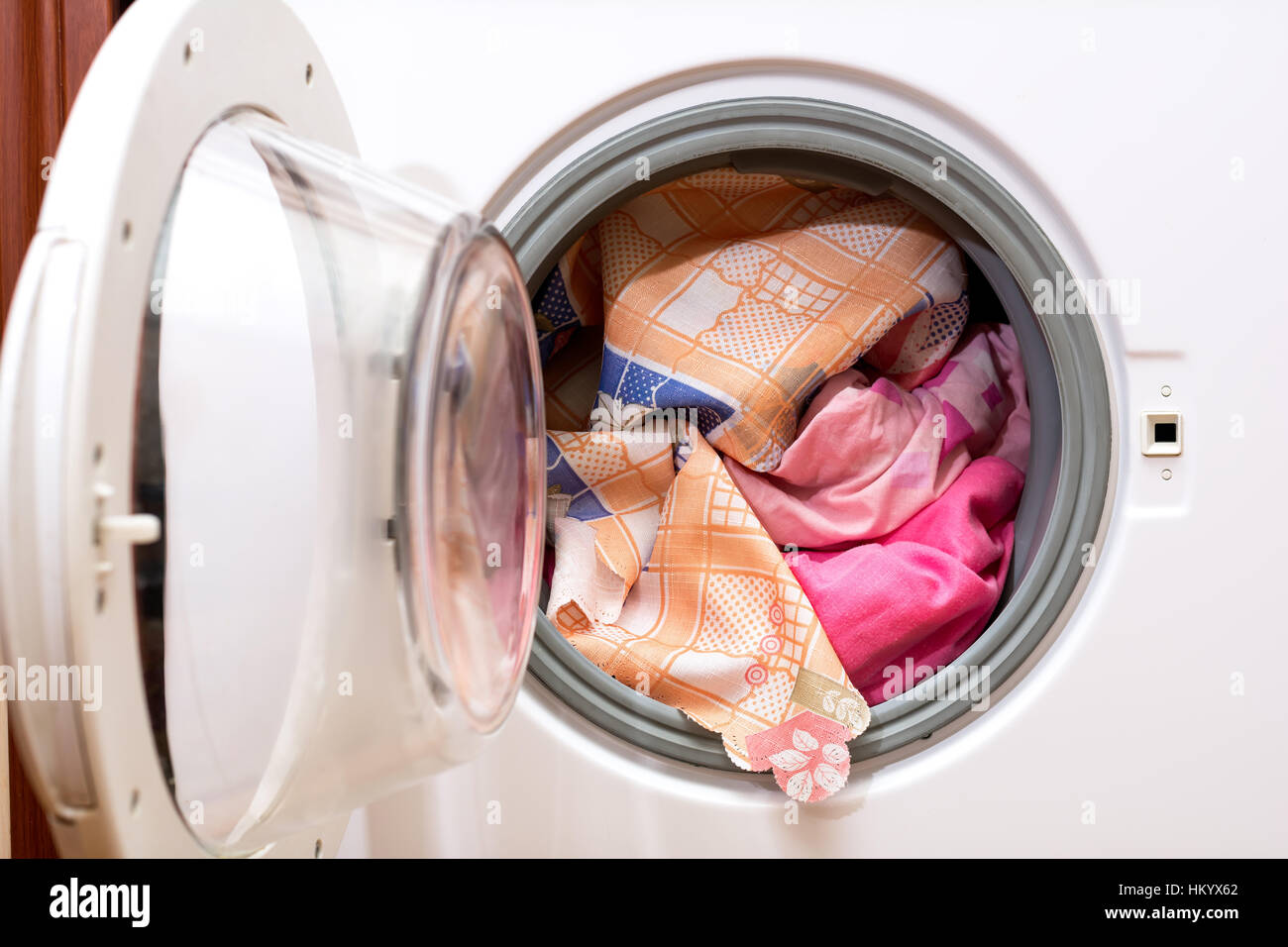 Linen washing hi-res stock photography and images - Alamy