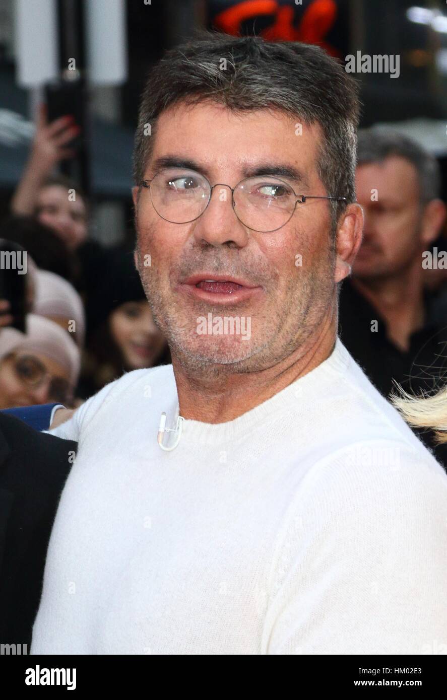 Simon cowell hi-res stock photography and images - Alamy
