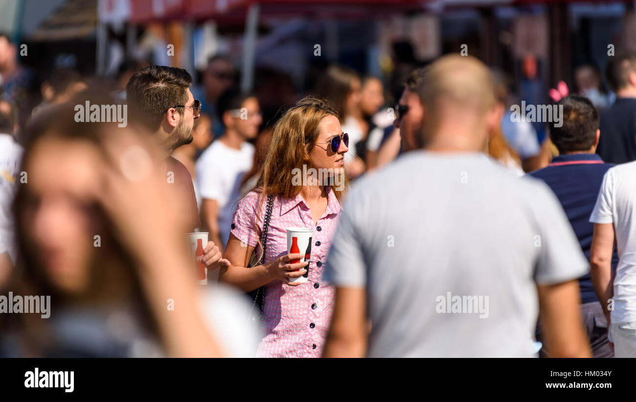 City street crowd people hi-res stock photography and images - Alamy
