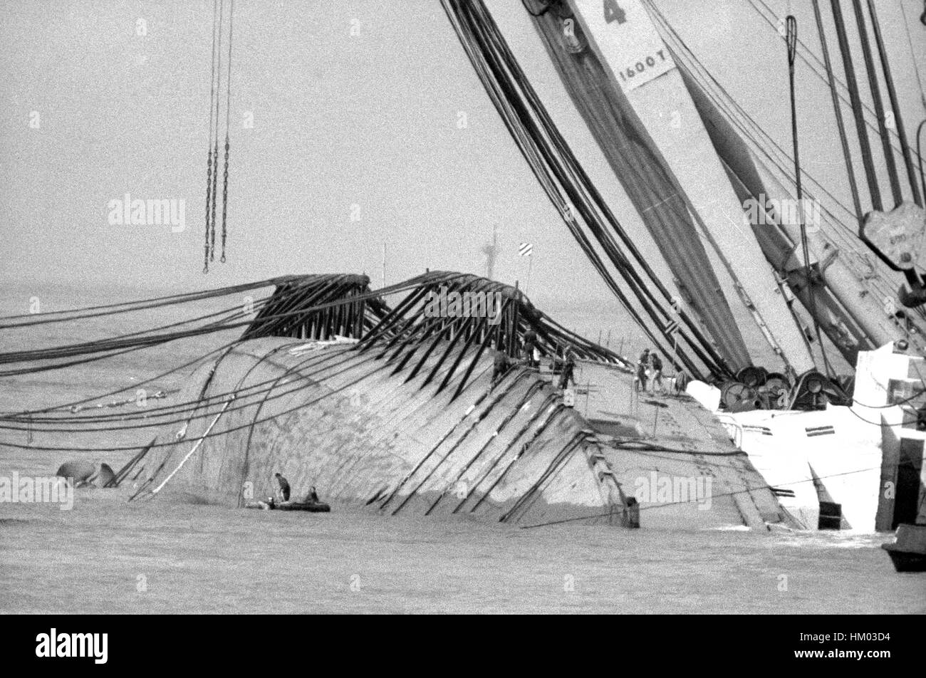 Cantilever strong-points are fixed in position on the hull of the ill ...