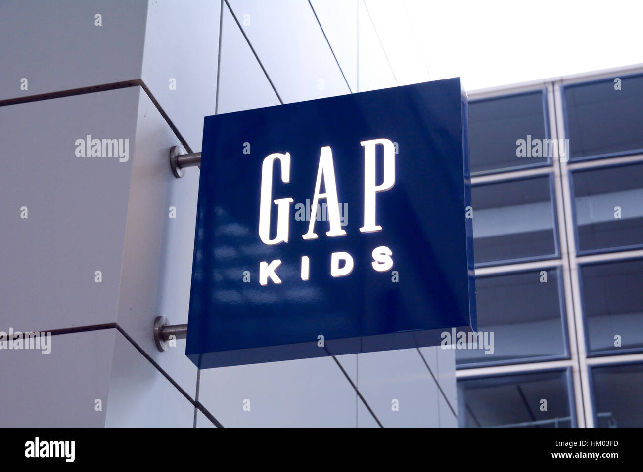 Kids clothes shop hi-res stock photography and images - Alamy