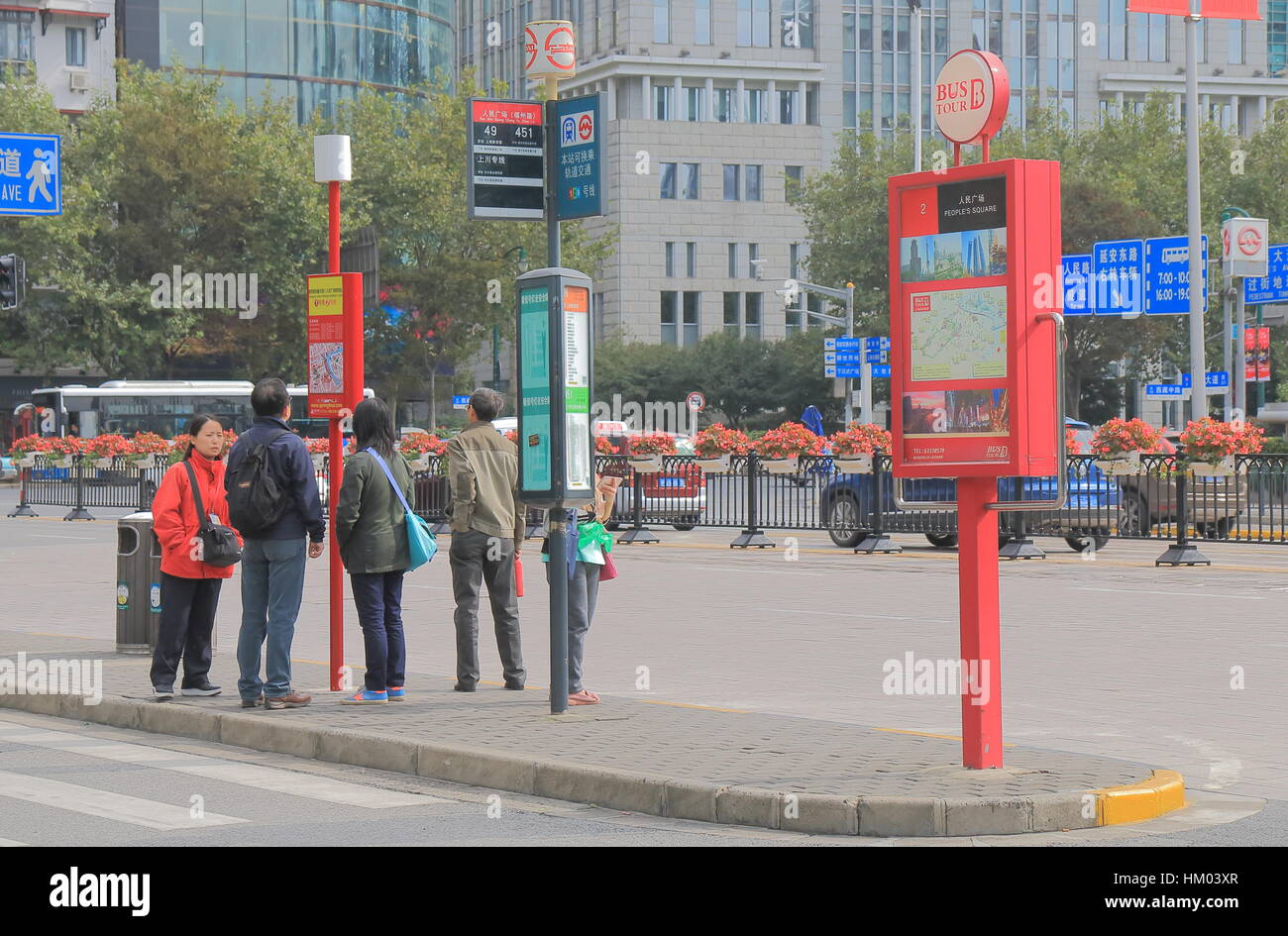 People wait for a bus in downtown Shanghai China Stock Photo - Alamy