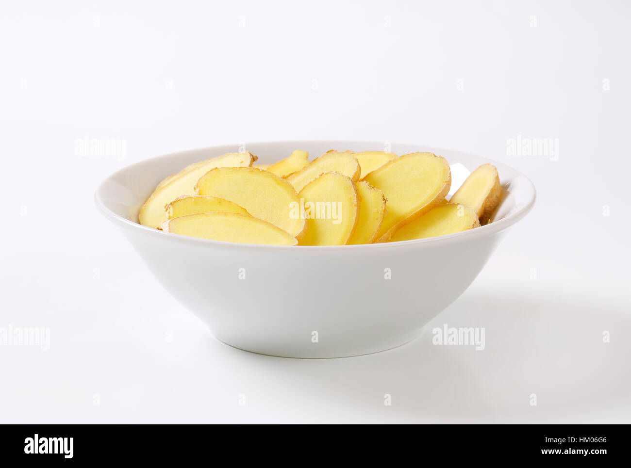 bowl of sliced fresh ginger root Stock Photo - Alamy