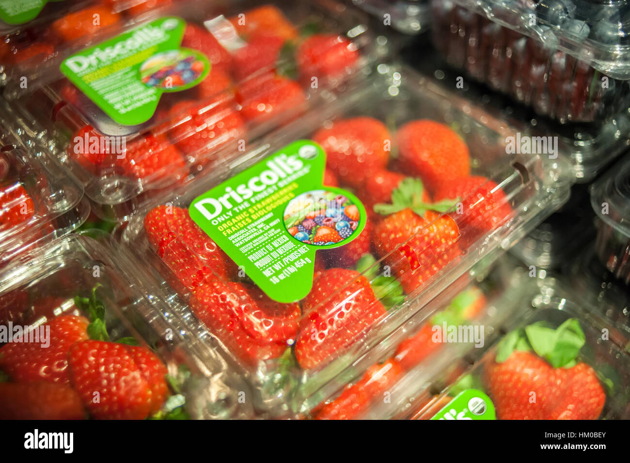 Driscolls organic strawberries hi-res stock photography and images - Alamy