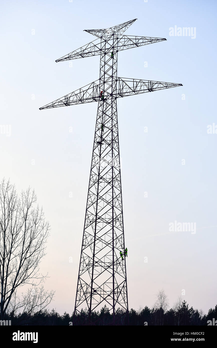Steel truss pole hi-res stock photography and images - Alamy