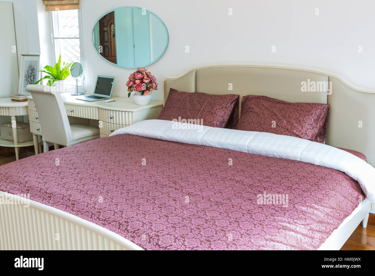 Modern bed room interior Stock Photo - Alamy