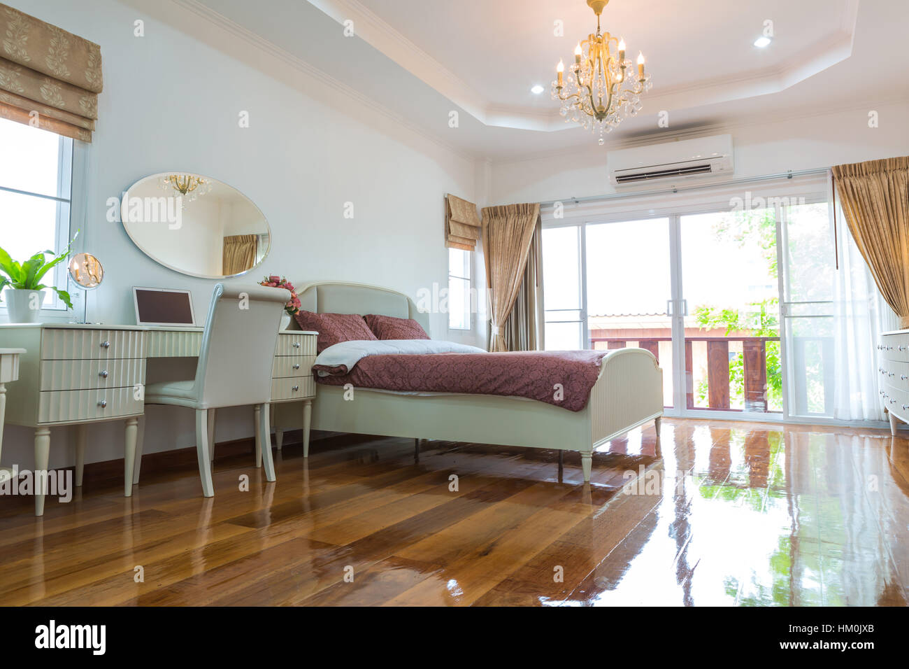 Modern bed room interior Stock Photo - Alamy