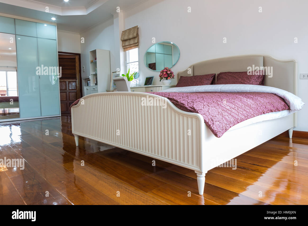 Modern bed room interior Stock Photo - Alamy