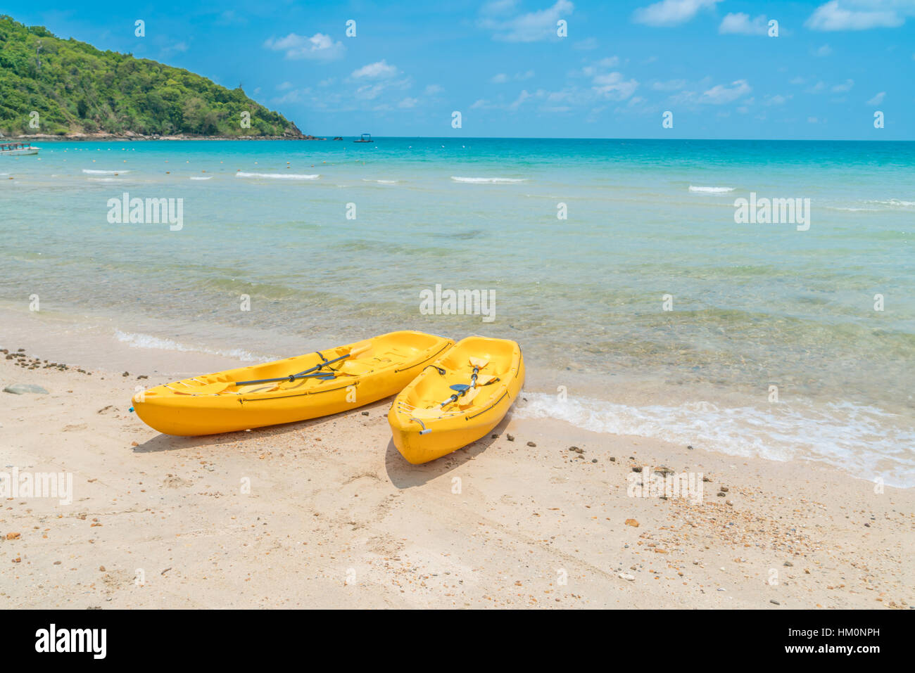 Yellow kayaks on white sand beach Stock Photo - Alamy