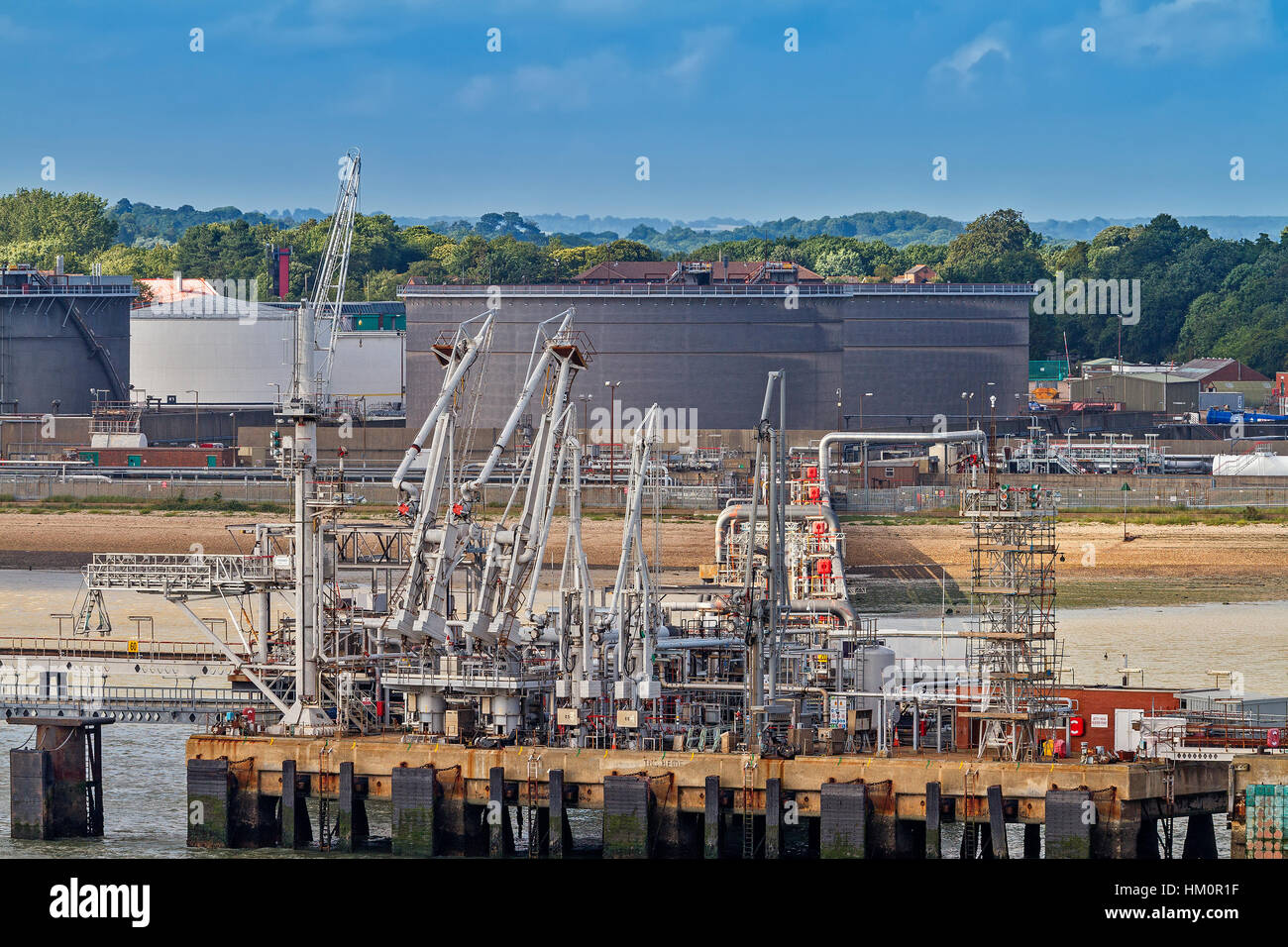 Oil Refinery Tanks Uk High Resolution Stock Photography and Images - Alamy