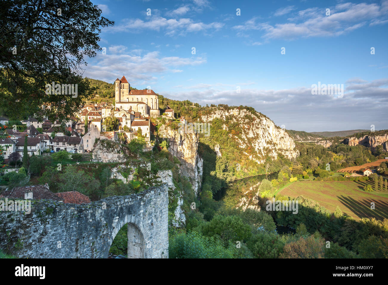 Village of St Cirq Lapopie at sunrise with the village and Chateau Lot France Stock Photo - Alamy