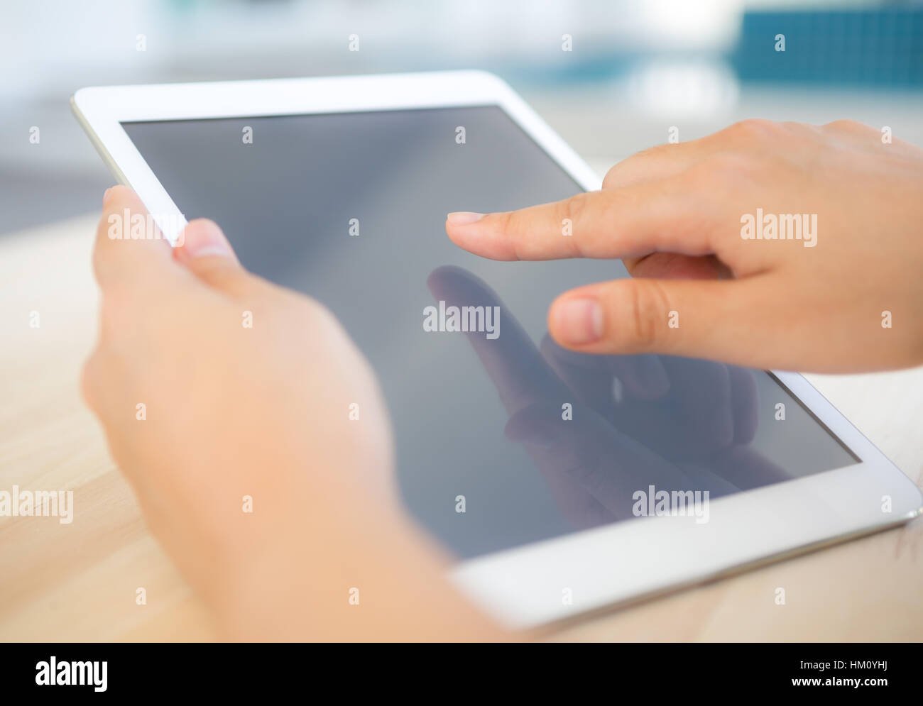 Woman hand hold white tablet with blank empty screen Stock Photo - Alamy