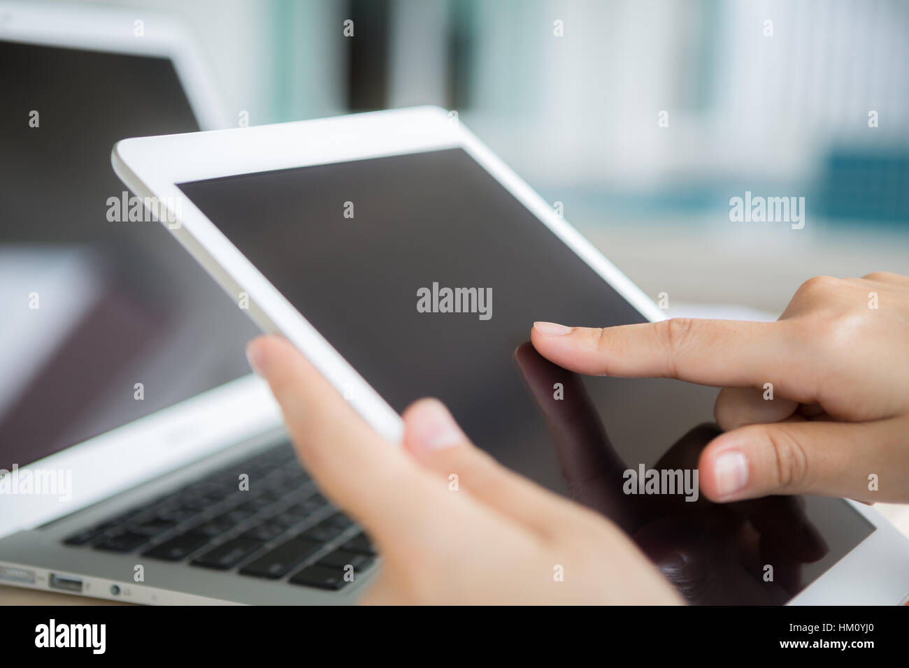 Woman hand hold white tablet with blank empty screen Stock Photo - Alamy