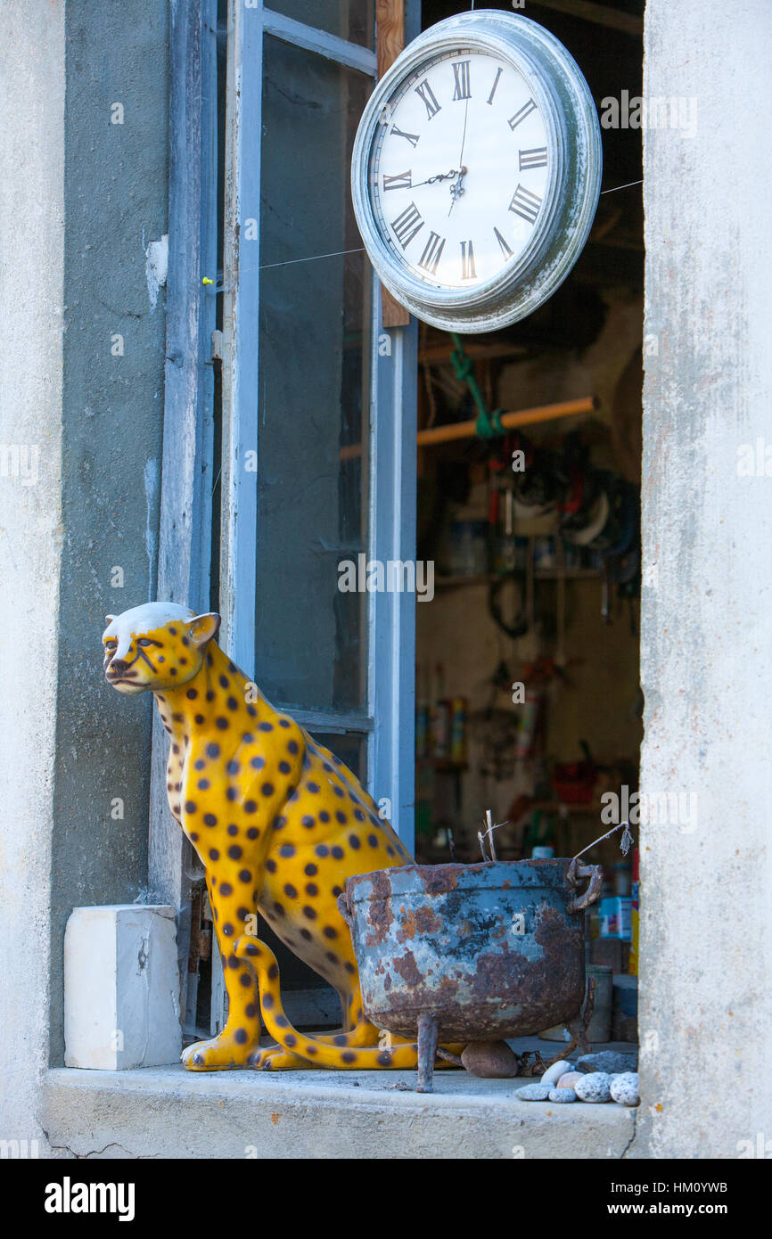 Old curiosity shop hi-res stock photography and images - Alamy