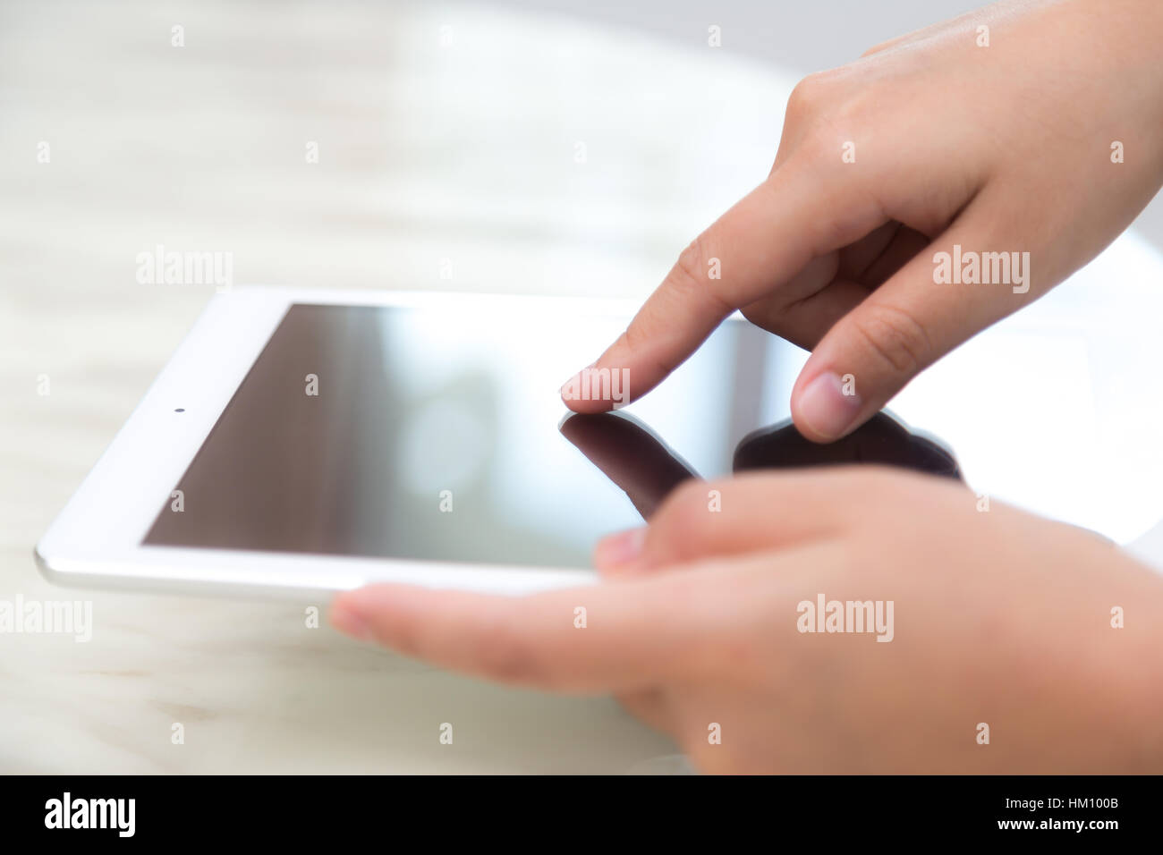 Woman hand touch white tablet with blank empty screen Stock Photo - Alamy