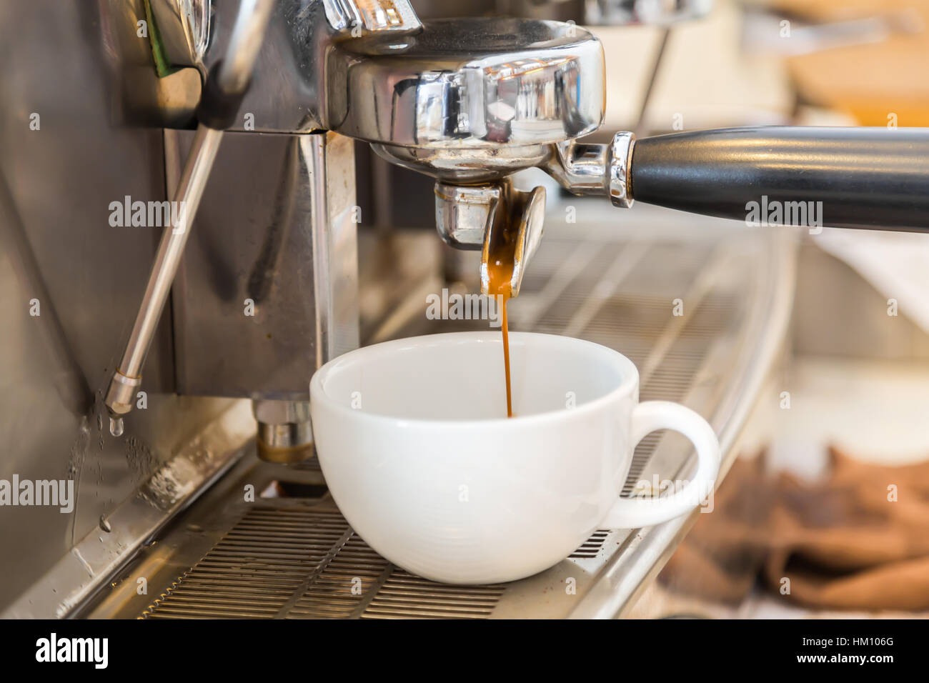 Prepares espresso in coffee shop Stock Photo - Alamy