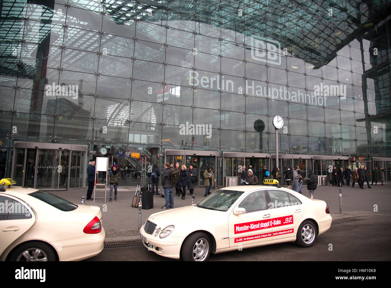 Train station drop off hi-res stock photography and images - Alamy