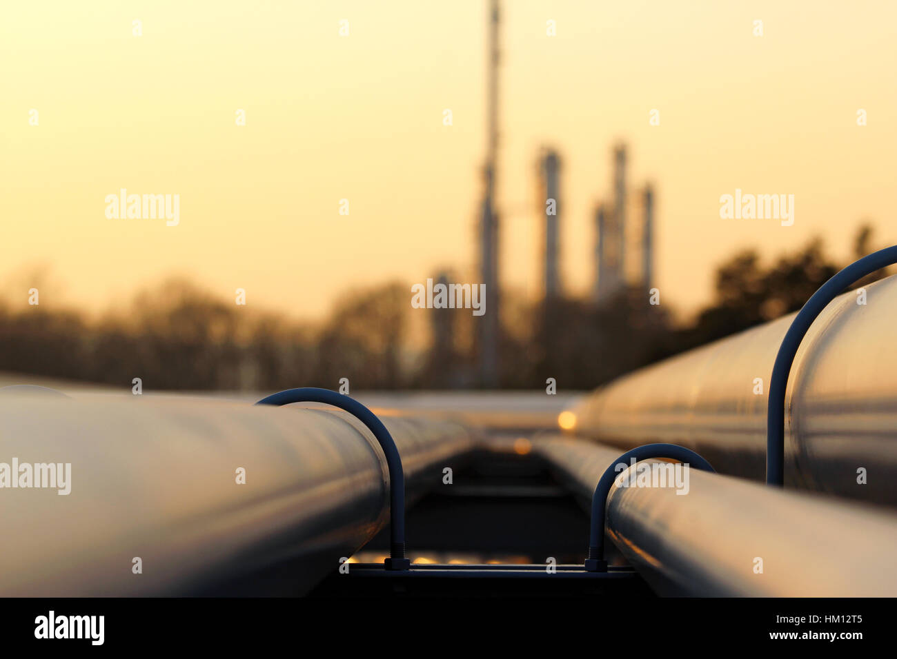 pipe line transportation in crude oil refinery Stock Photo - Alamy
