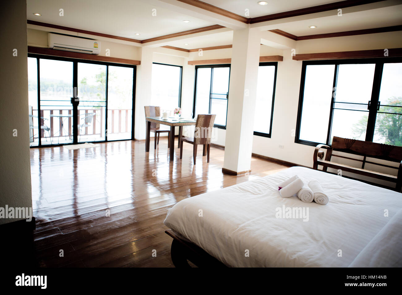 Interior of modern comfortable hotel room Stock Photo - Alamy