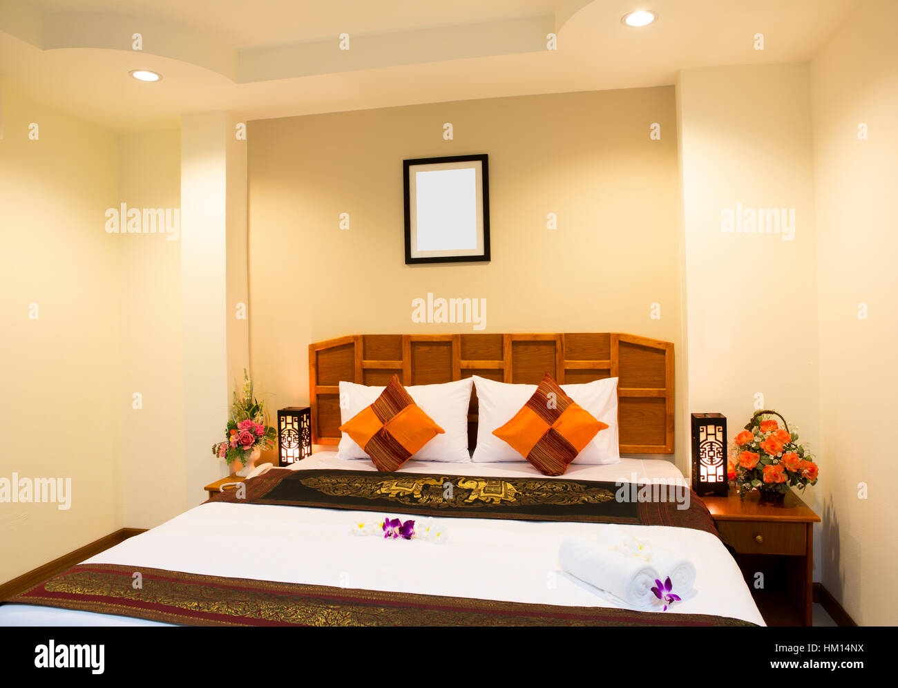 Interior of modern comfortable hotel room Stock Photo - Alamy