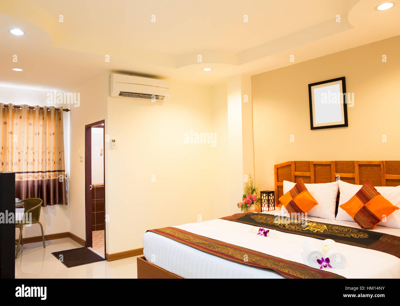 Interior of modern comfortable hotel room Stock Photo - Alamy