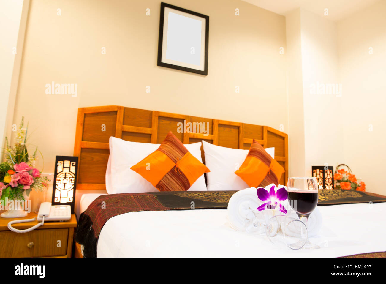 Interior of modern comfortable hotel room Stock Photo - Alamy