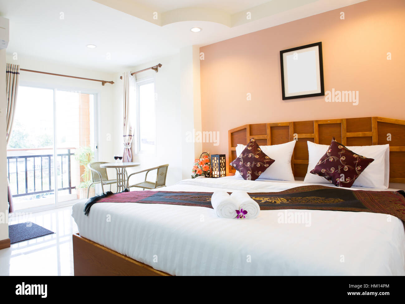 Interior of modern comfortable hotel room Stock Photo - Alamy