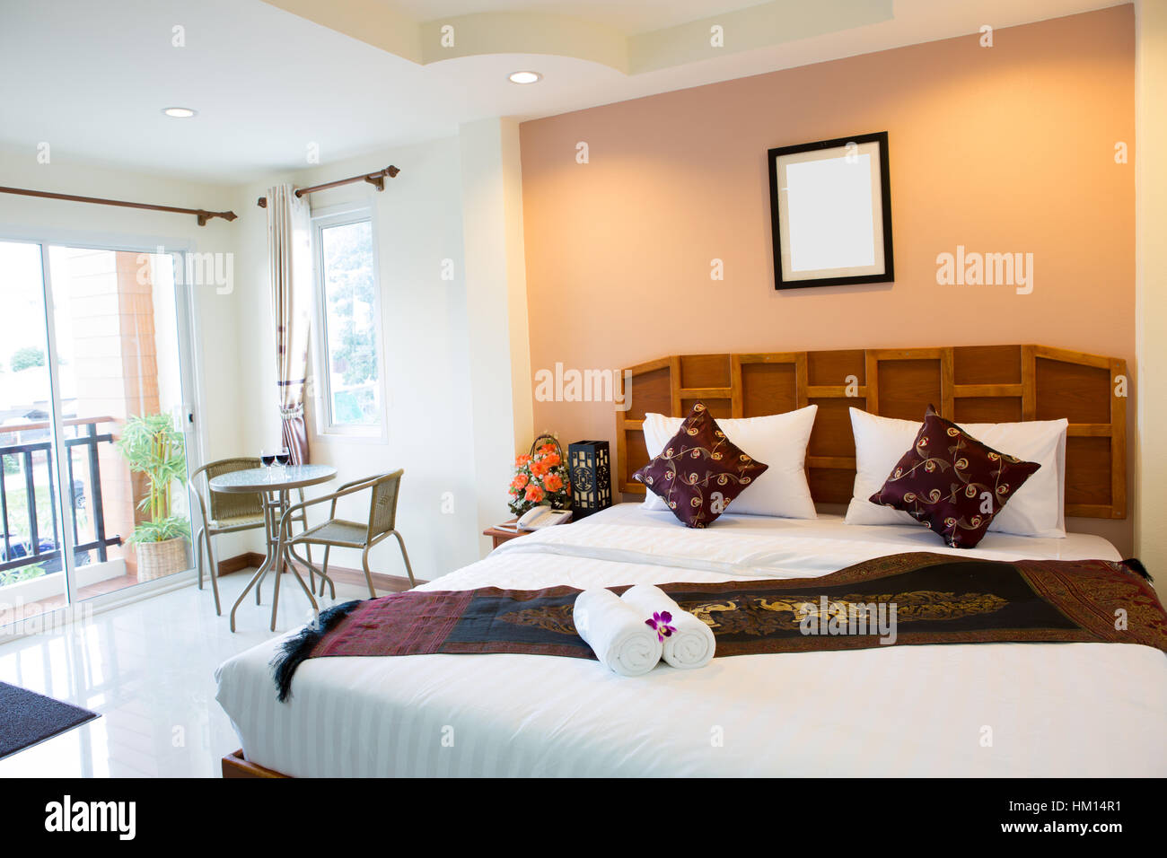 Interior of modern comfortable hotel room Stock Photo - Alamy