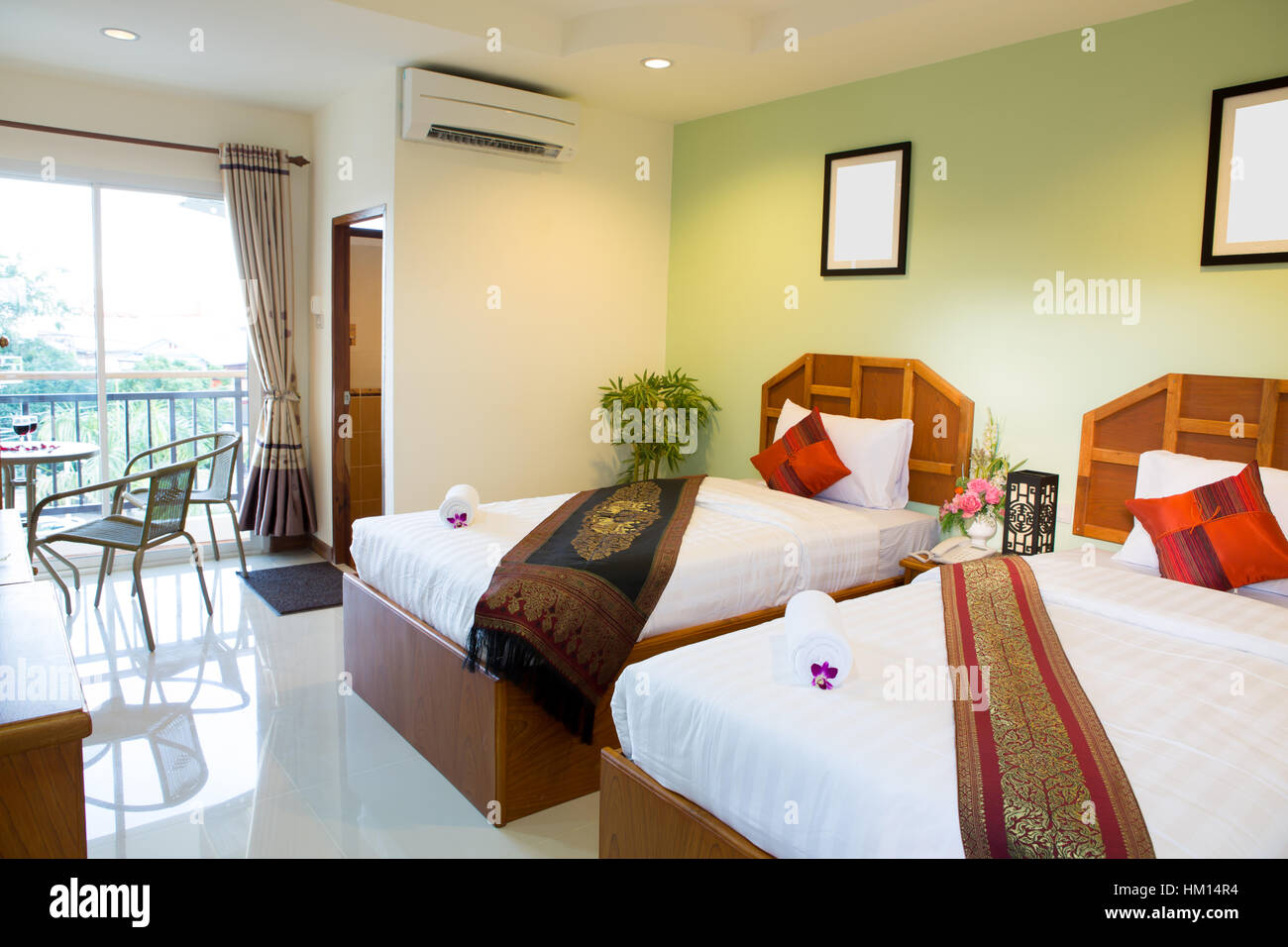 Interior of modern comfortable hotel room Stock Photo - Alamy