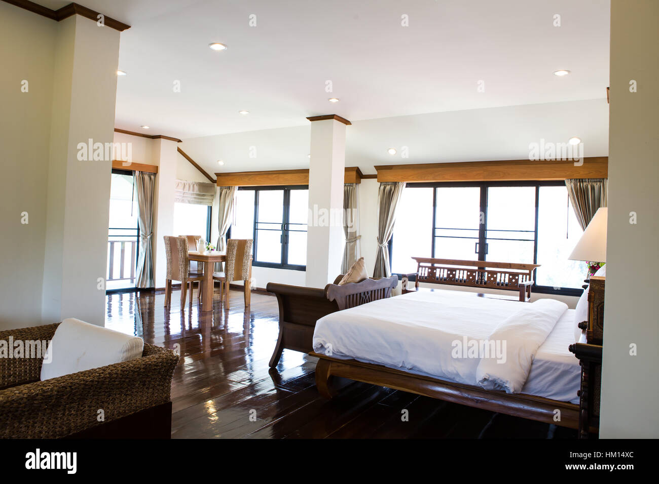Interior of modern comfortable hotel room Stock Photo - Alamy