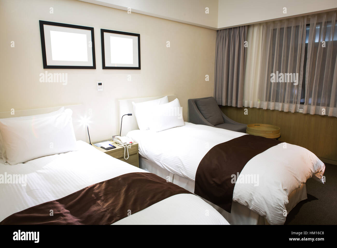 Interior of modern comfortable hotel room Stock Photo - Alamy