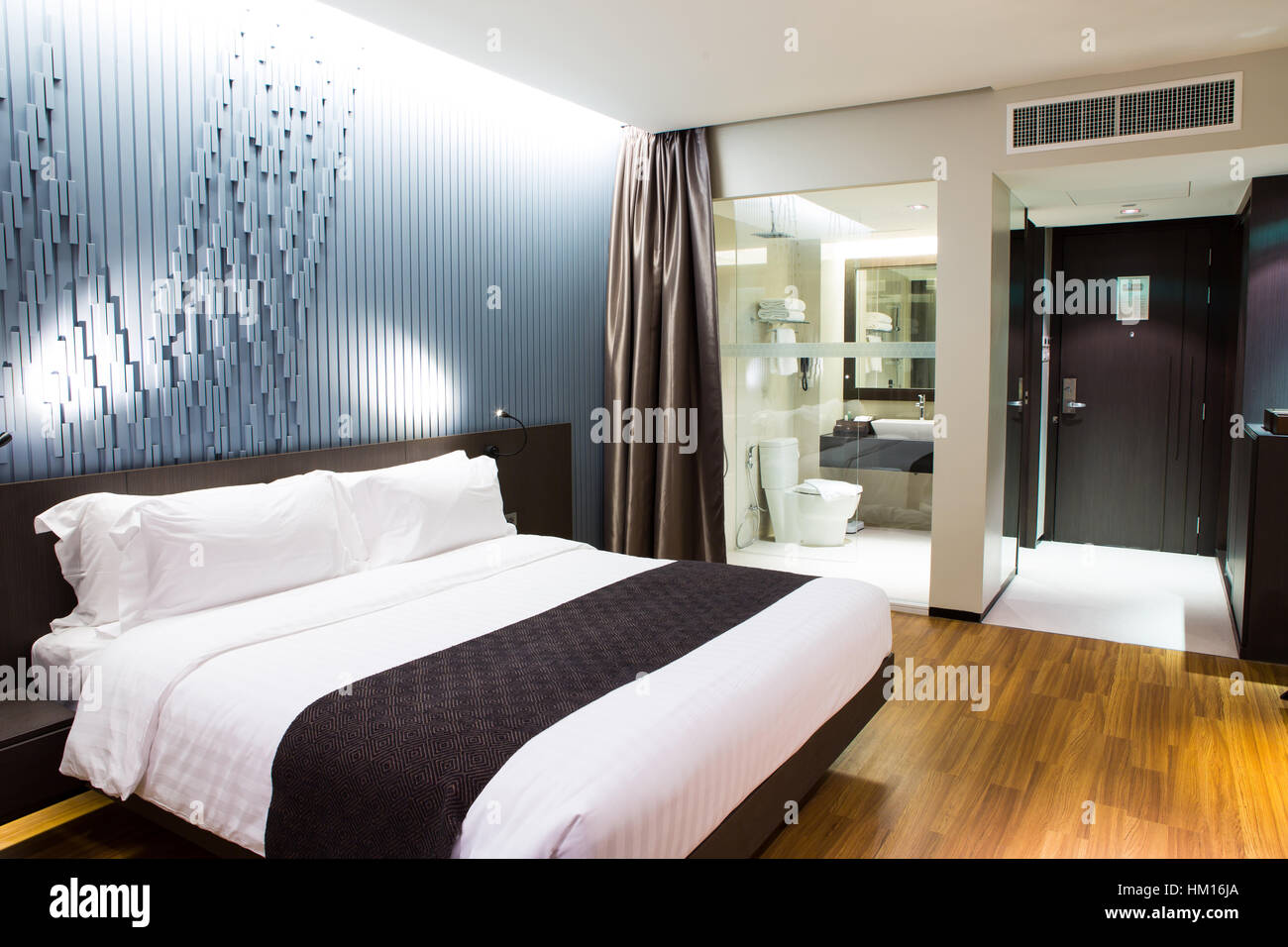 Interior of modern comfortable hotel room Stock Photo - Alamy