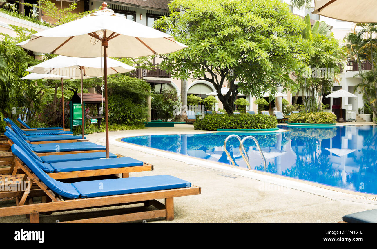 Swimming pool with relaxing seats Stock Photo - Alamy