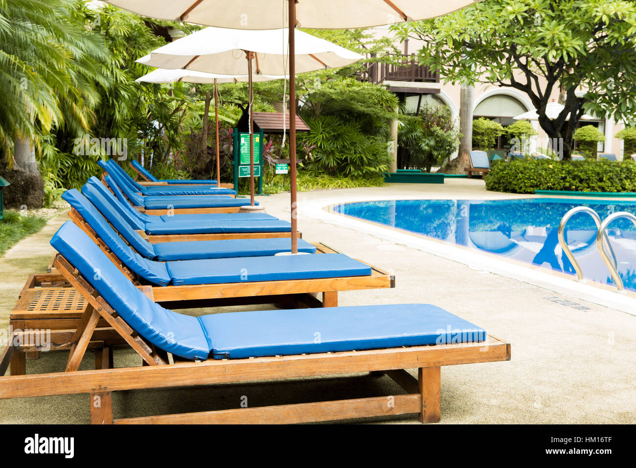Swimming pool with relaxing seats Stock Photo - Alamy
