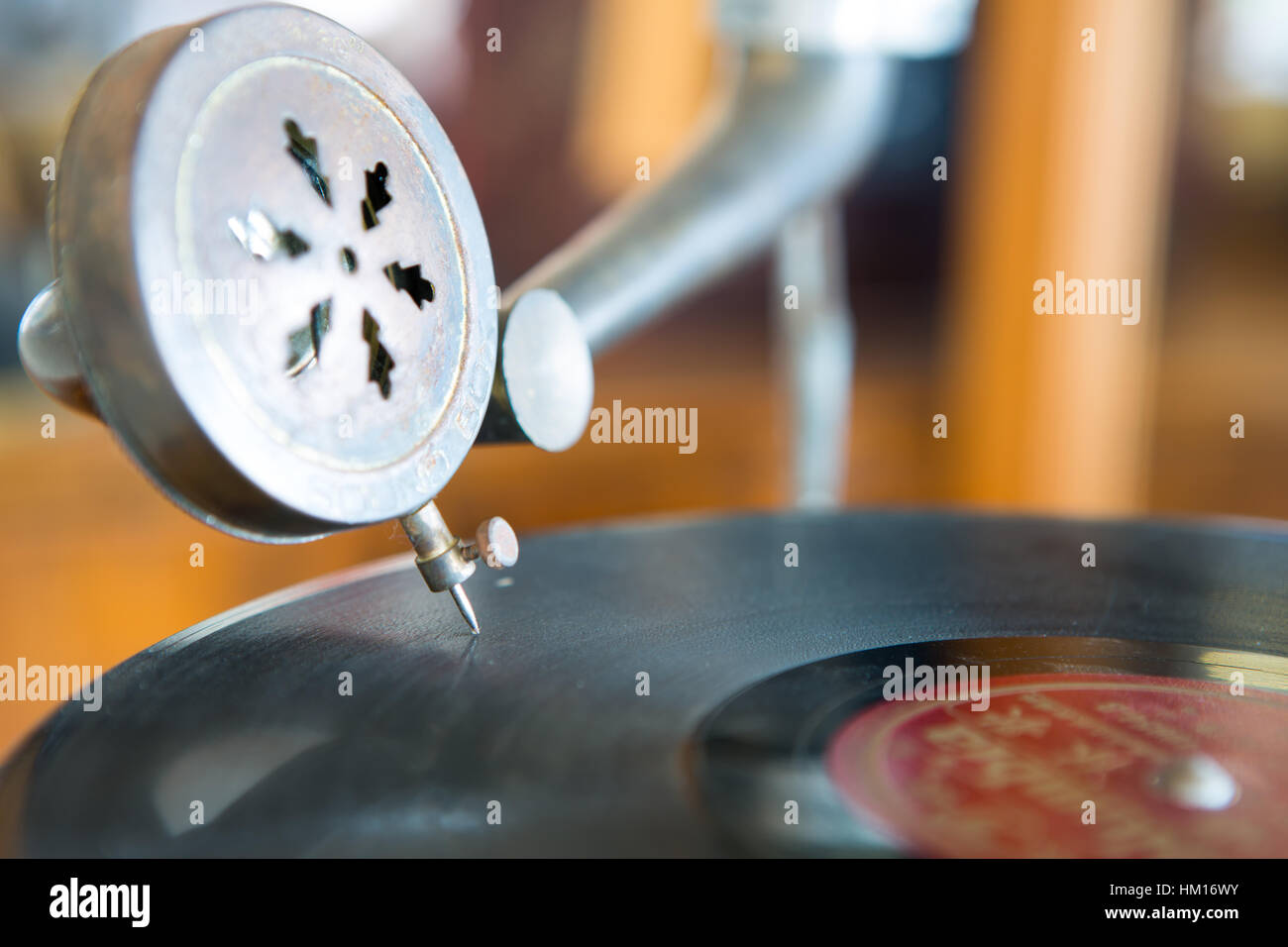 Old record player Stock Photo - Alamy