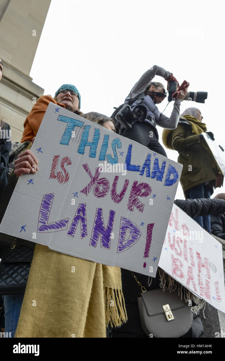 Washington, USA. 29th Jan, 2017. Protesters gather outside of the White ...
