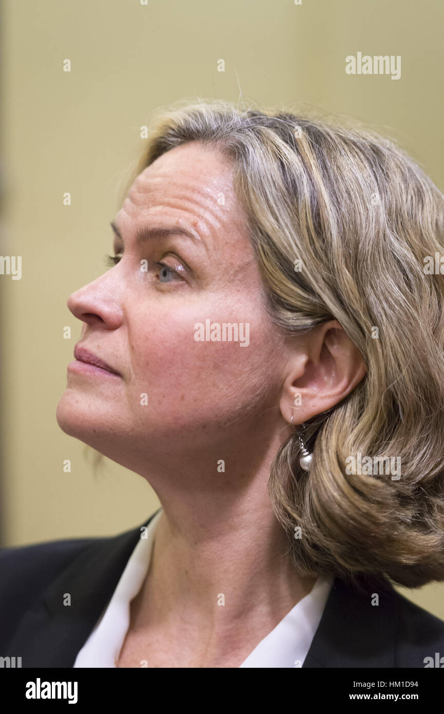 Laura curran hi-res stock photography and images - Alamy