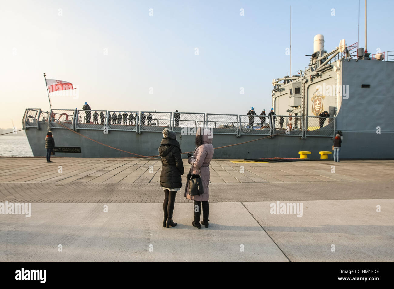 Gdynia, Poland. 31st Jan, 2017. Relatives bidding farewell to sailors ...