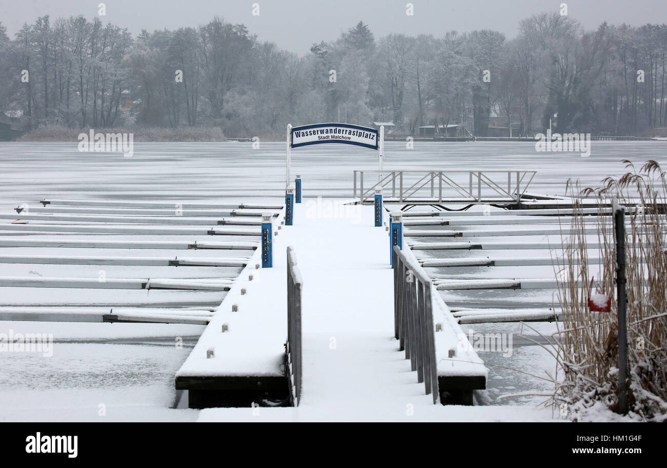 Creating a jetty hi-res stock photography and images - Alamy