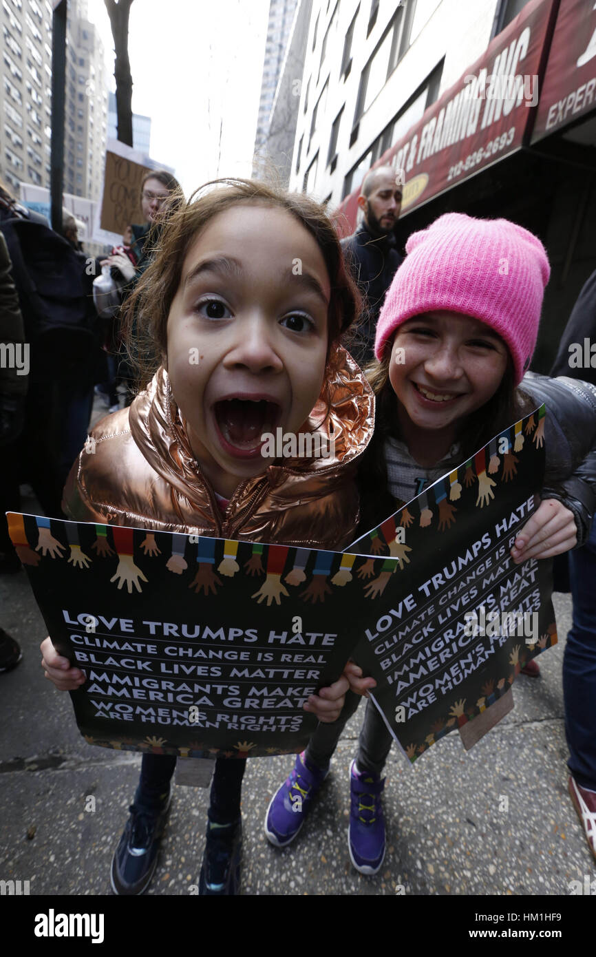 Manhattan, New York, USA. 21st Jan, 2017. Thousands of protesters ...