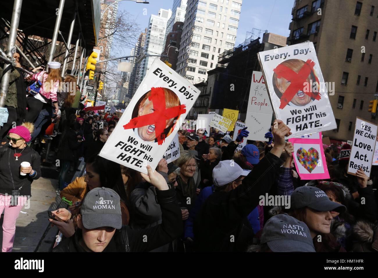 Manhattan, New York, USA. 21st Jan, 2017. Thousands of protesters ...