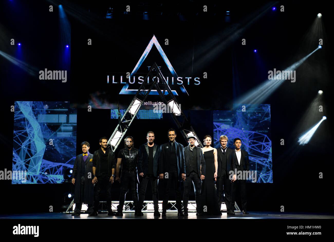 Berlin, Germany. 31st Jan, 2017. The illusionists Raymond Crowe (l-R ...