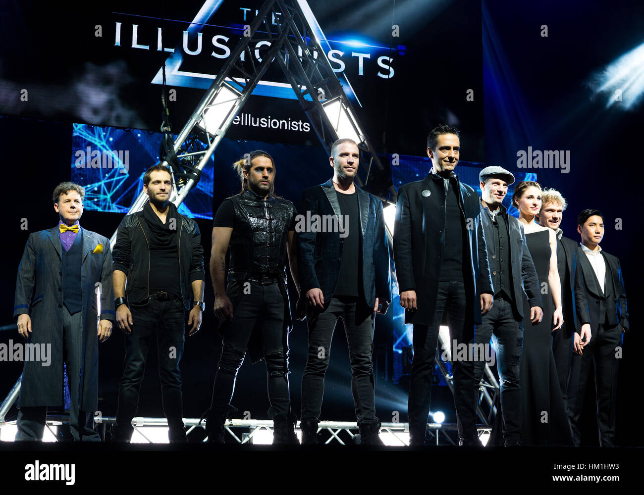 Berlin, Germany. 31st Jan, 2017. The illusionists Raymond Crowe (l-R ...