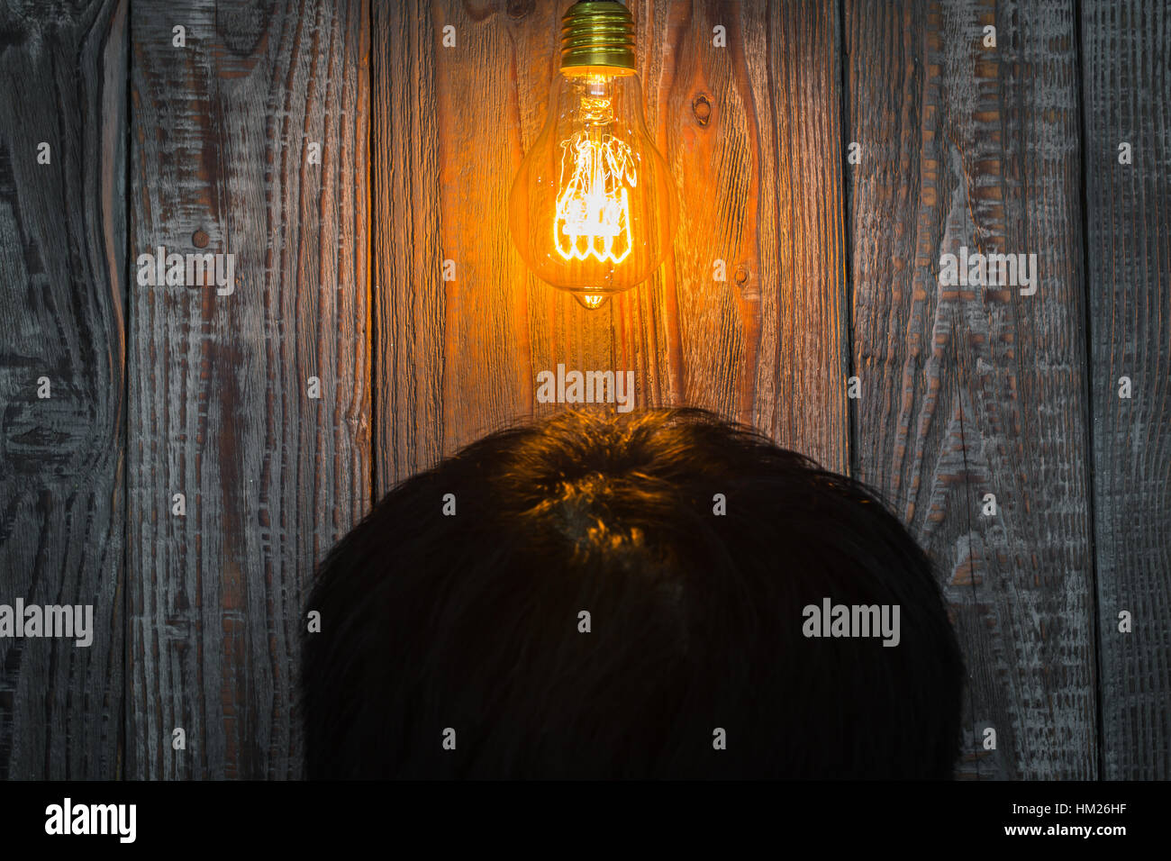 Head with Glowing bulb on the wood background Stock Photo - Alamy