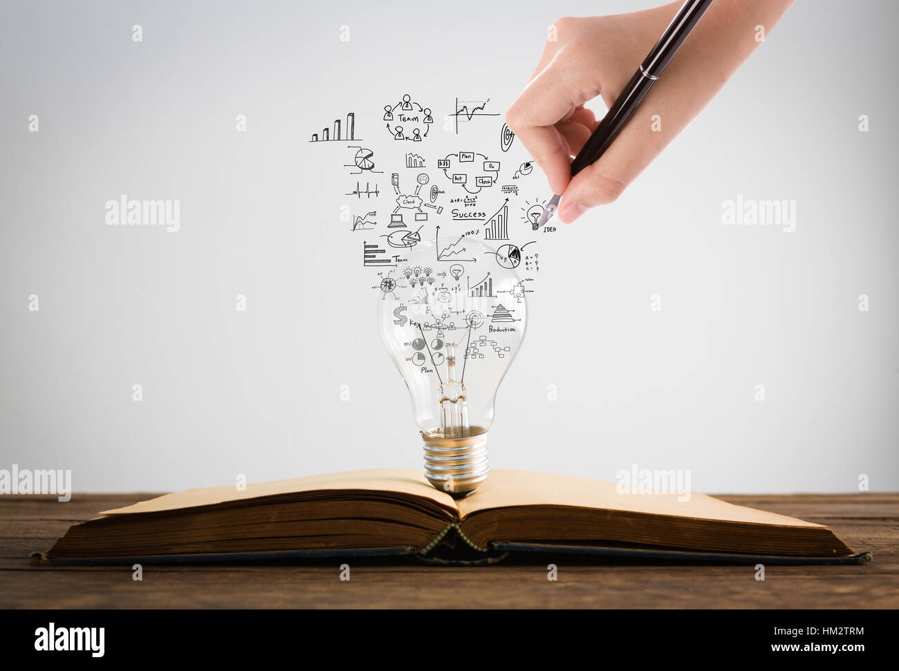 Open book drawing light bulb hi-res stock photography and images - Alamy