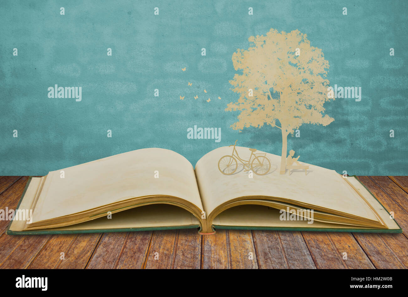 Children reading books under tree hi-res stock photography and images ...