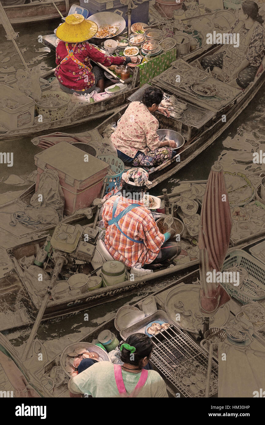 Trader's boats in a floating market in Thailand Stock Photo - Alamy