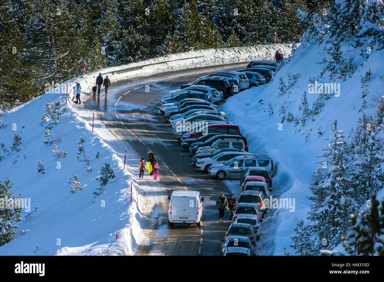 Queue queues of vehicles hi-res stock photography and images - Alamy