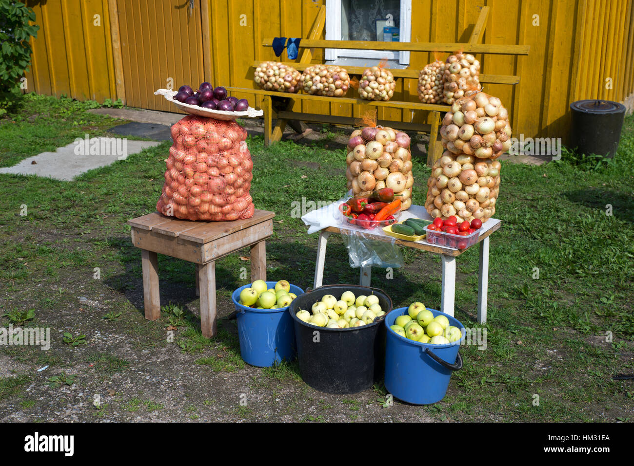 Sacks of onions hi-res stock photography and images - Alamy